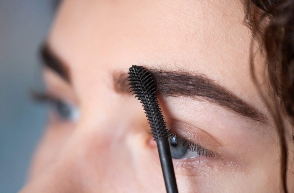 Tinte de cejas: guía para aplicarlo en casa - Paco Perfumerías Blog